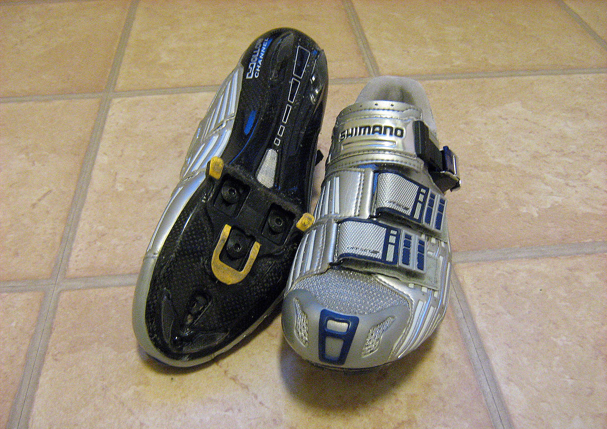 Flat Pedals Vs Clipless: Pros and Cons and Which is Best? - Where The ...