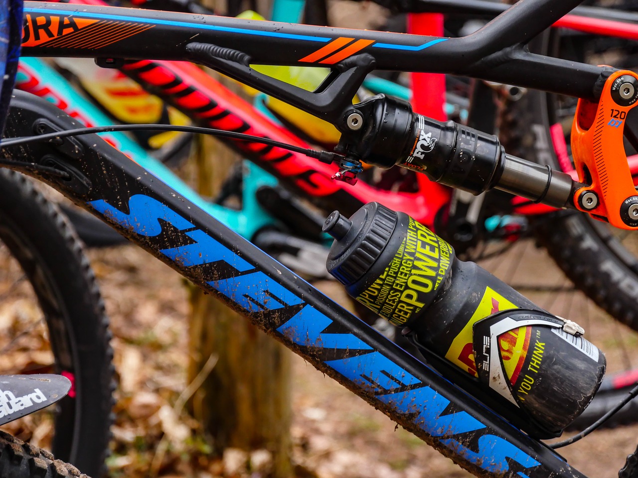 Hardtail Vs Full Suspension Mountain Bikes: Pros and Cons - Where The ...