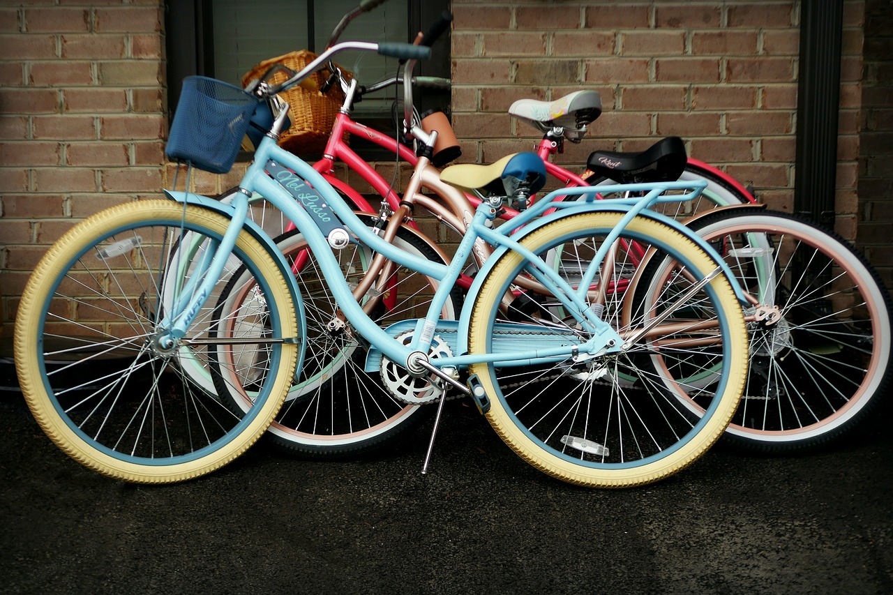 Beach Cruiser Bikes: Pros and Cons - Where The Road Forks
