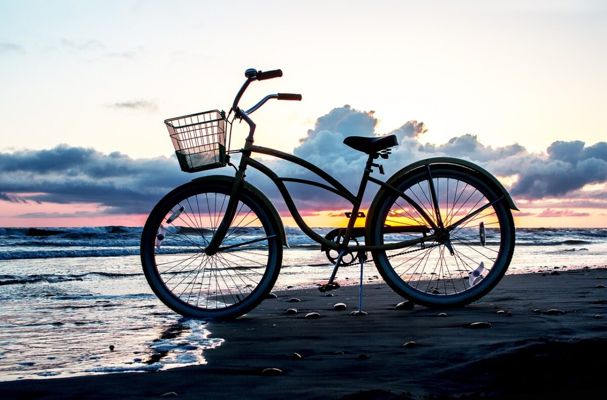 Beach Cruiser Bikes: Pros and Cons - Where The Road Forks
