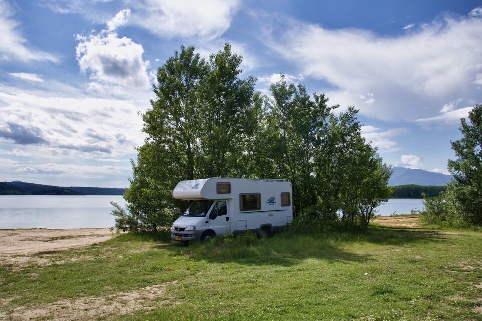 Motorhome Vs Travel Trailer: Pros and Cons - Where The Road Forks