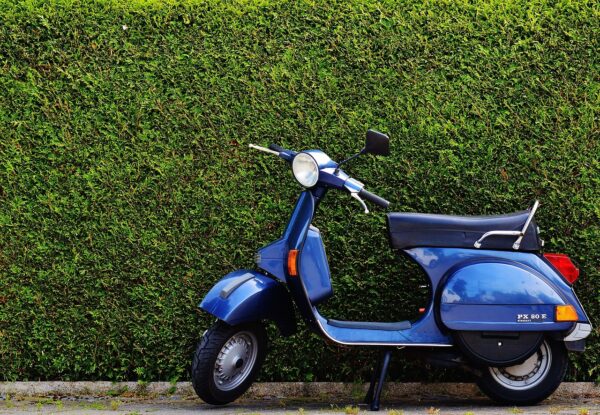 E-bikes Vs Mopeds: Differences and Pros and Cons - Where The Road Forks