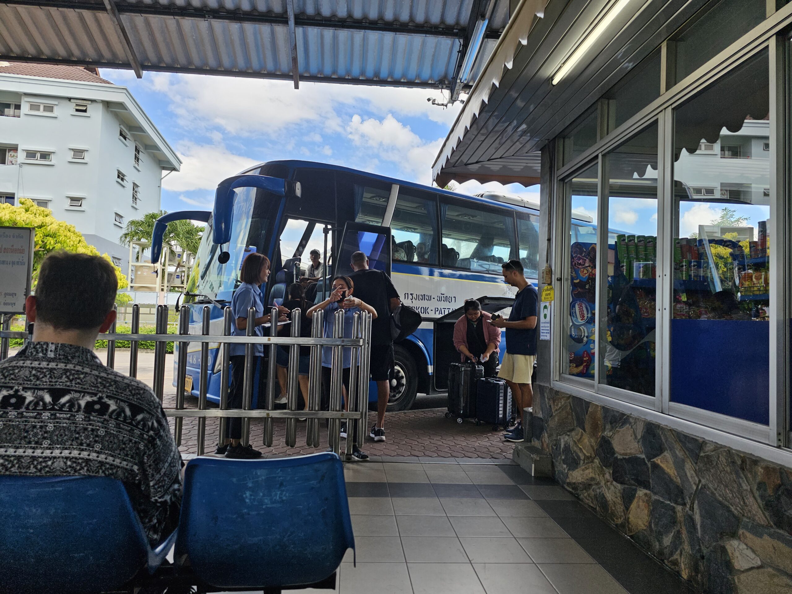 How to Travel from Bangkok to Pattaya By Bus, Minivan, and Taxi - Where ...