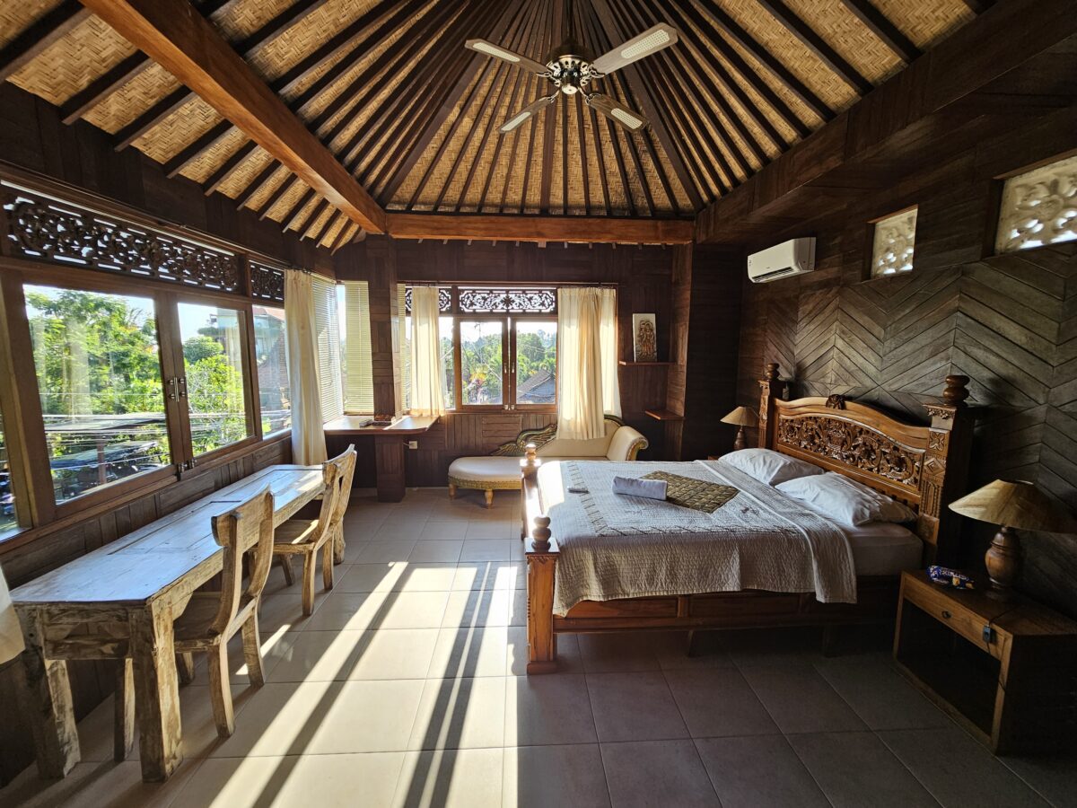 Airbnb Vs Hotel: Which is Better and Pros and Cons - Where The Road Forks